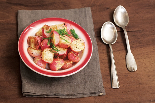 Rabanete assado com molho de mostarda - Panelinha